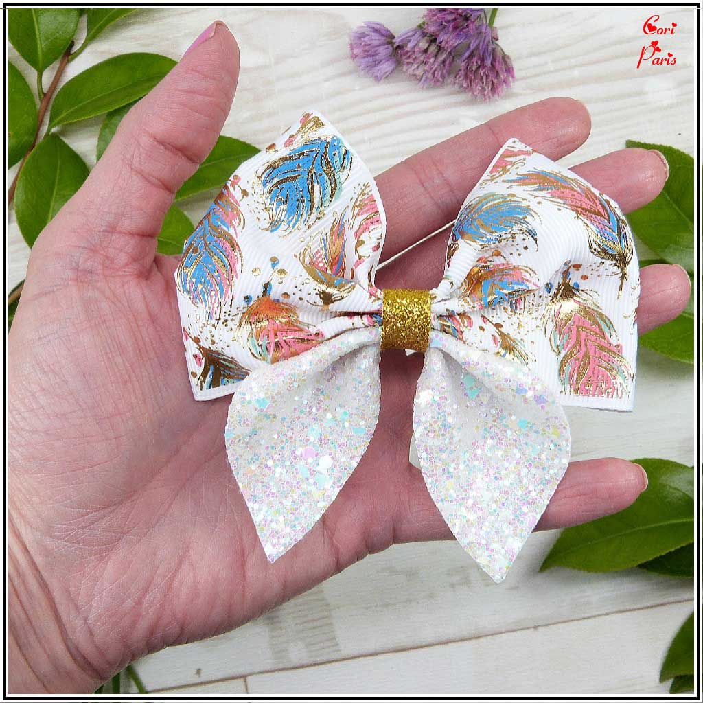 Barrette à cheveux avec des plumes et tissu pailleté • Cori Paris