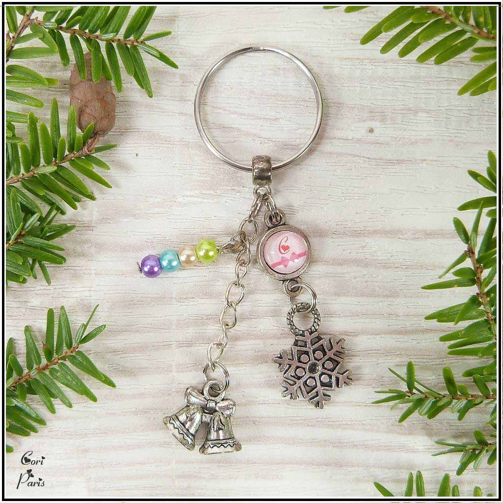 Christmas keyring with jingle bells and a snowflake • Cori Paris