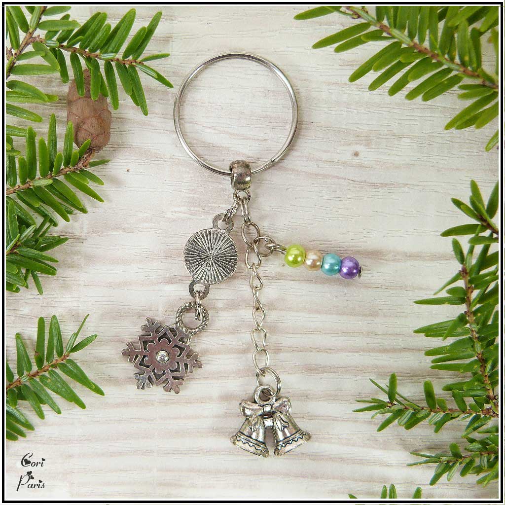 Christmas keyring with jingle bells and a snowflake • Cori Paris